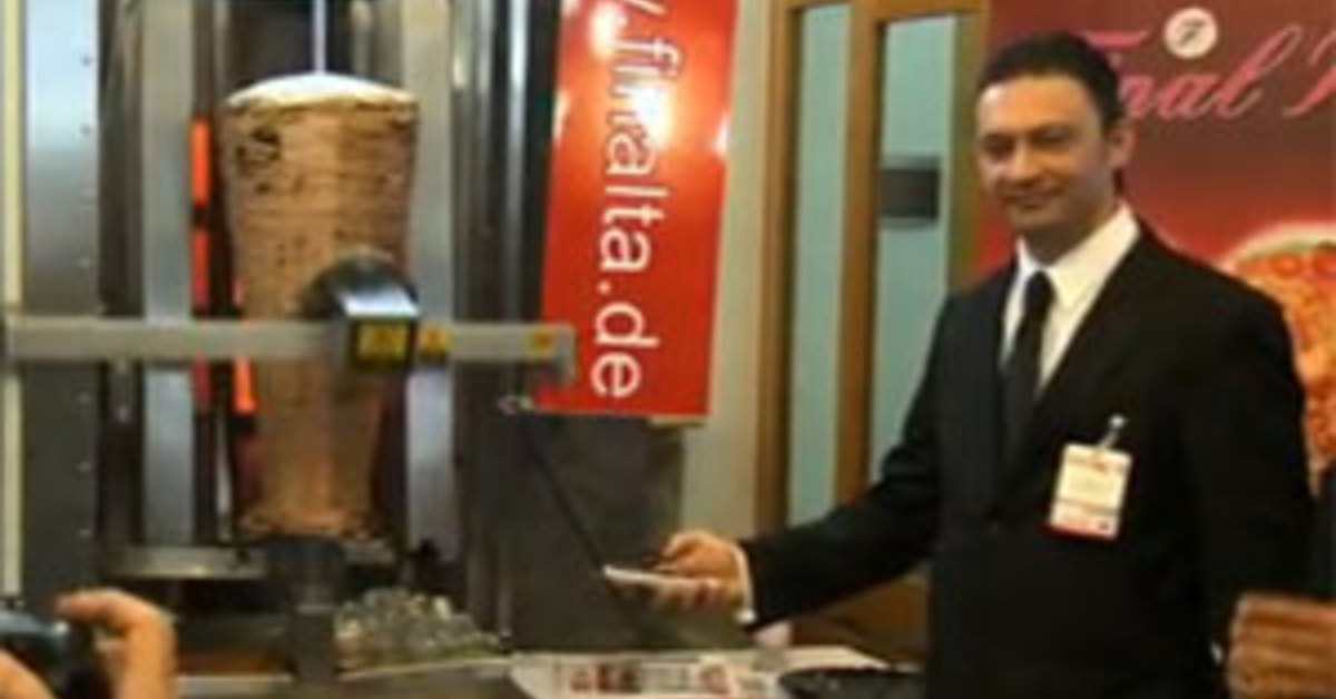 La machine à kebab automatique au Döga